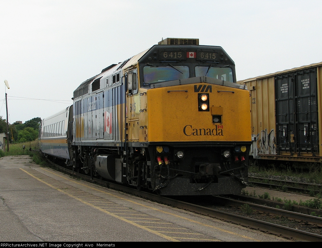 VIA 6415 at Brantford